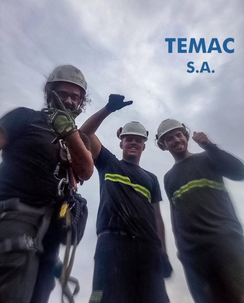 Parte del equipo detrás del mantenimiento de aerogeneradores en parques ...